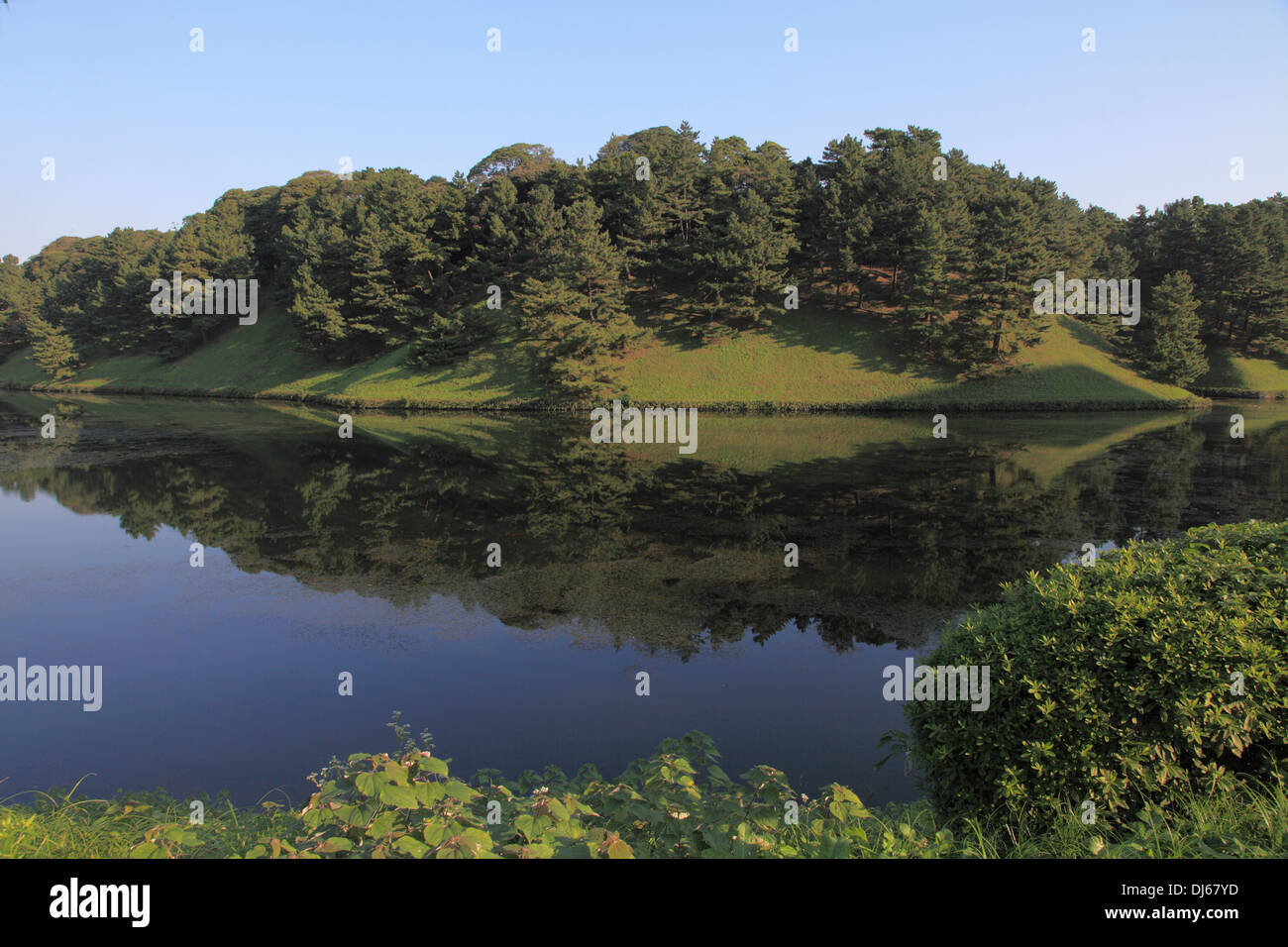 Tokyo imperial palace and moat hi-res stock photography and images - Alamy