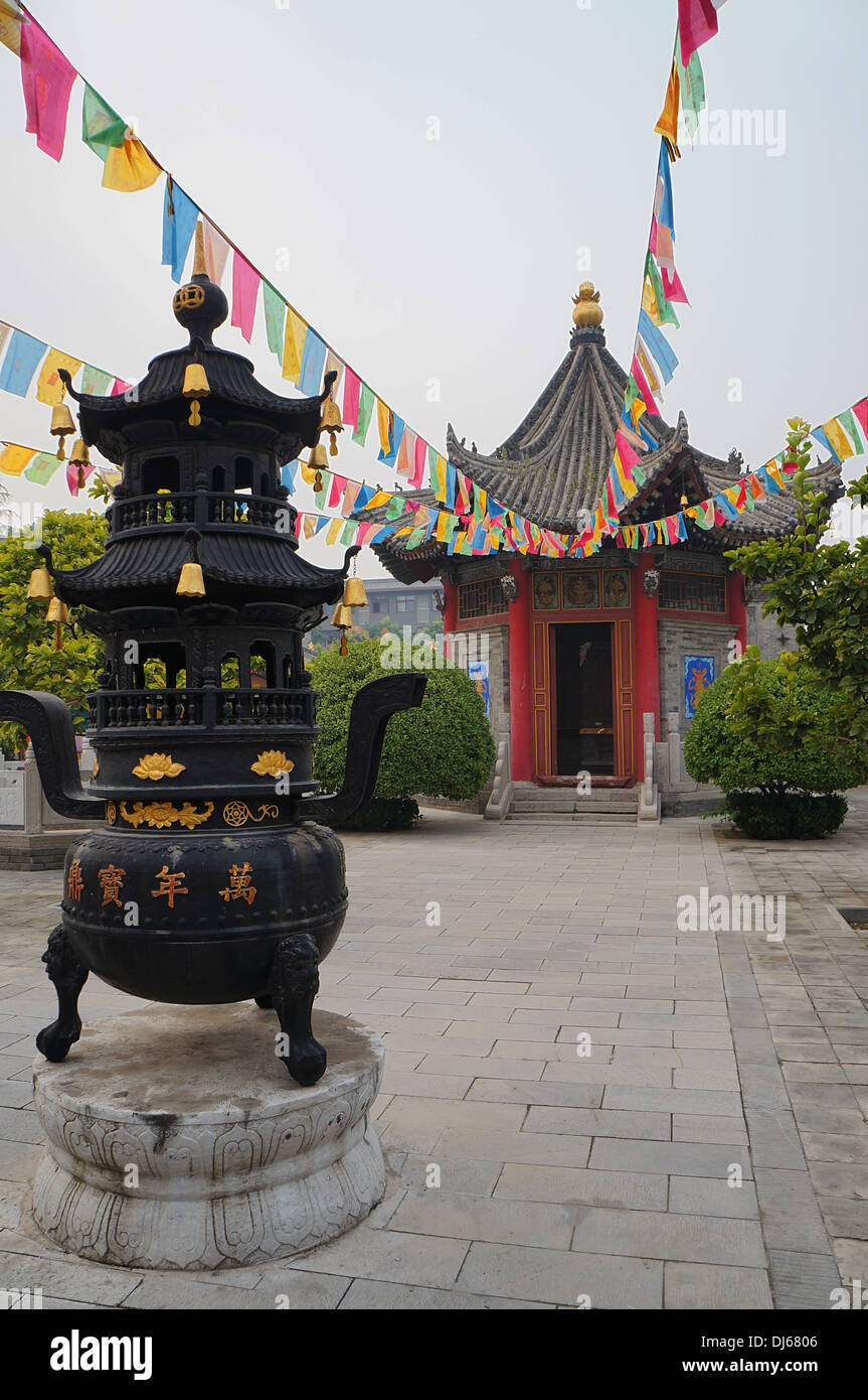 Chinese temple flag hi-res stock photography and images - Alamy