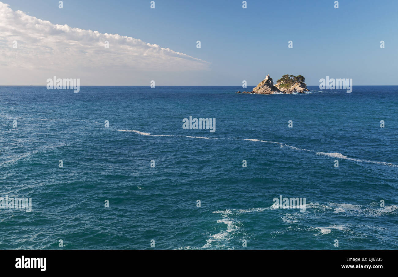 Small rocky islands in sea hi-res stock photography and images - Alamy