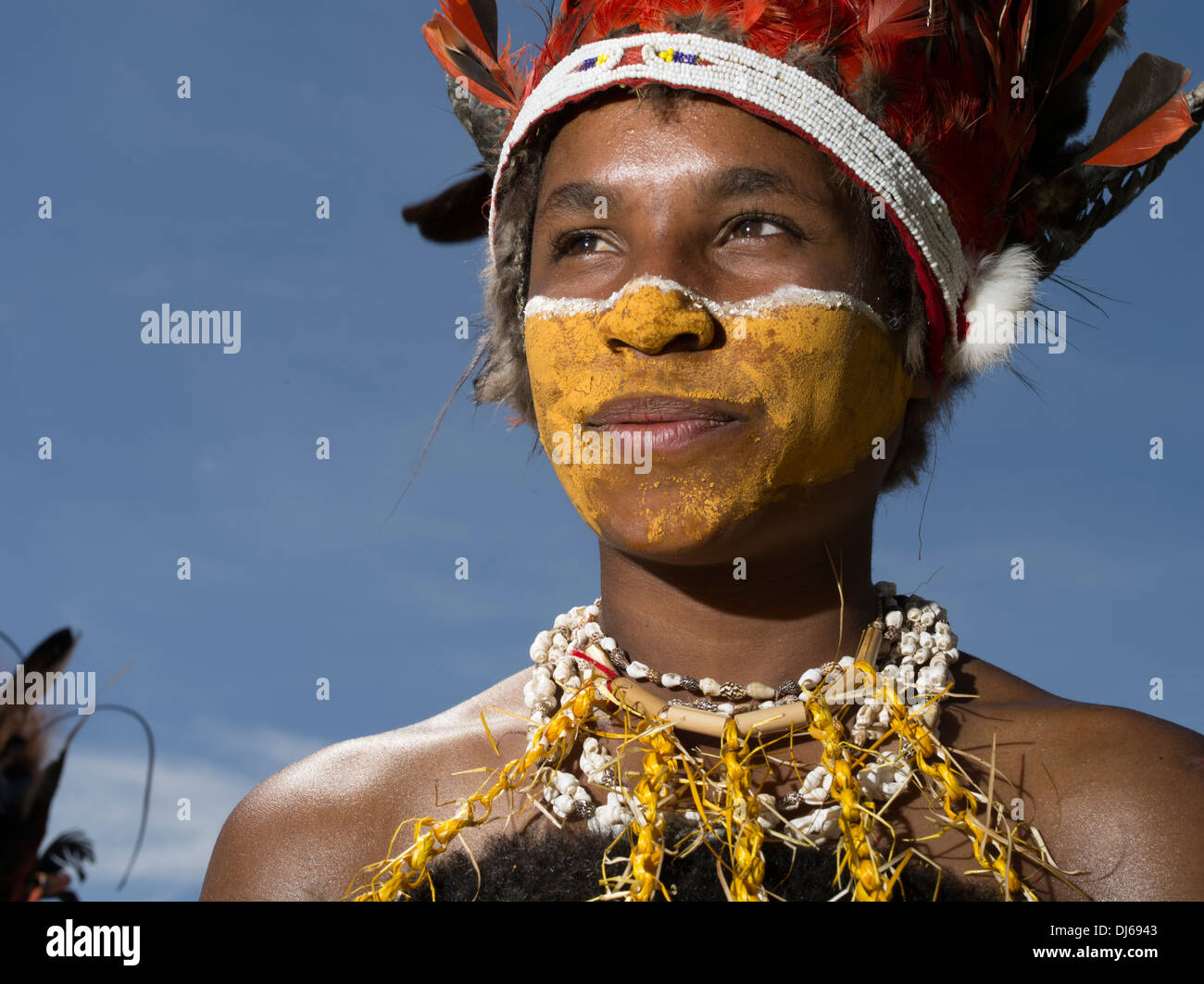 Omena Singsing Group, Eastern Highlands Province - Goroka Show, Papua ... Omena Singsing Group, Eastern Highlands Province - Goroka Show, Papua ...