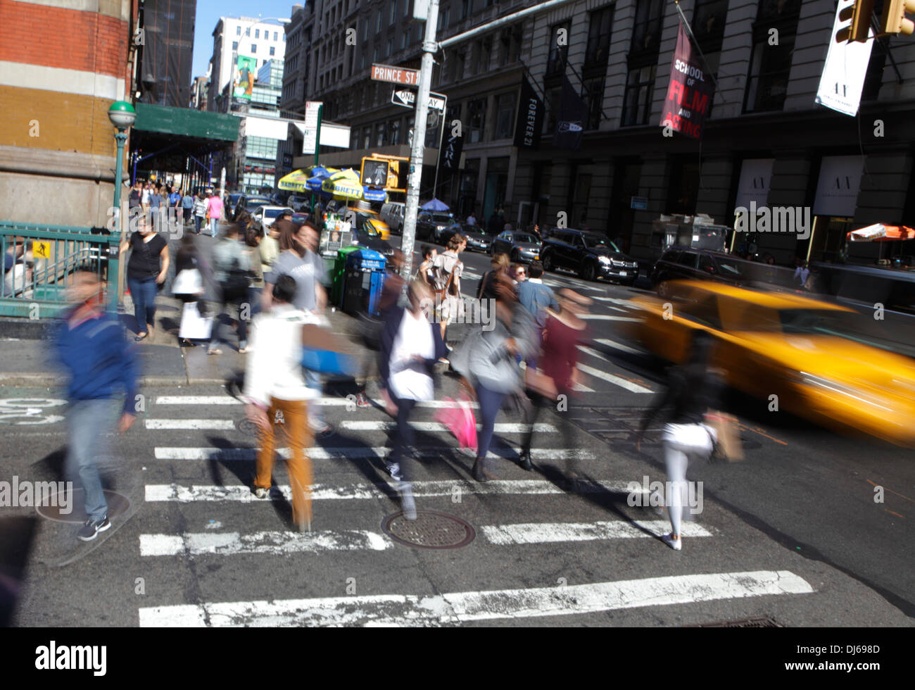Rush hour pedestrians city hi-res stock photography and images - Alamy