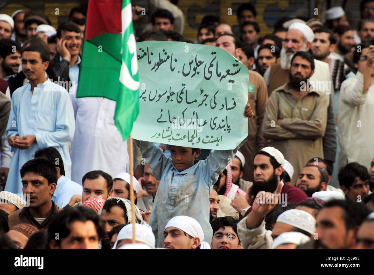 Karachi, Pakistan. 22nd Nov, 2013. Leaders and activists of Ahle Sunnat ...