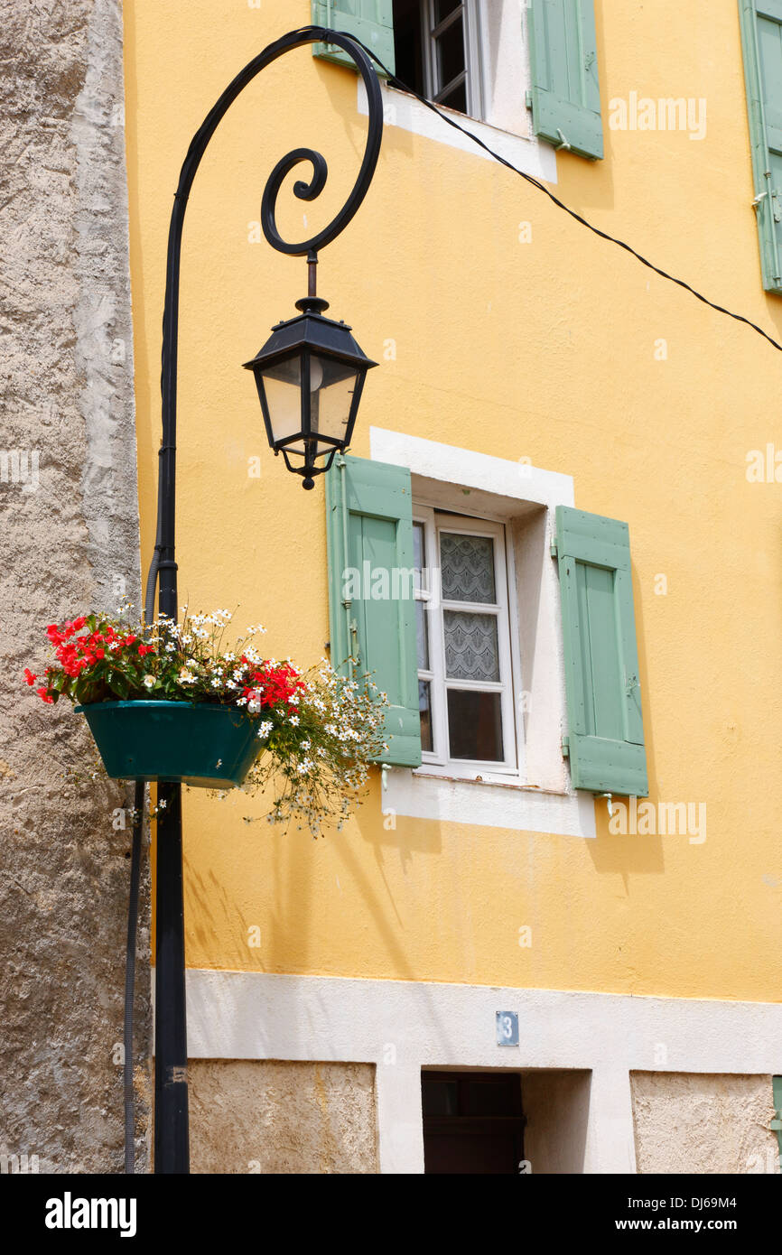 Facade detail windows hi-res stock photography and images - Alamy