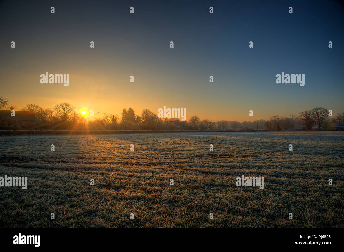 A cold winter sunrise morning with frost in the English countryside ...