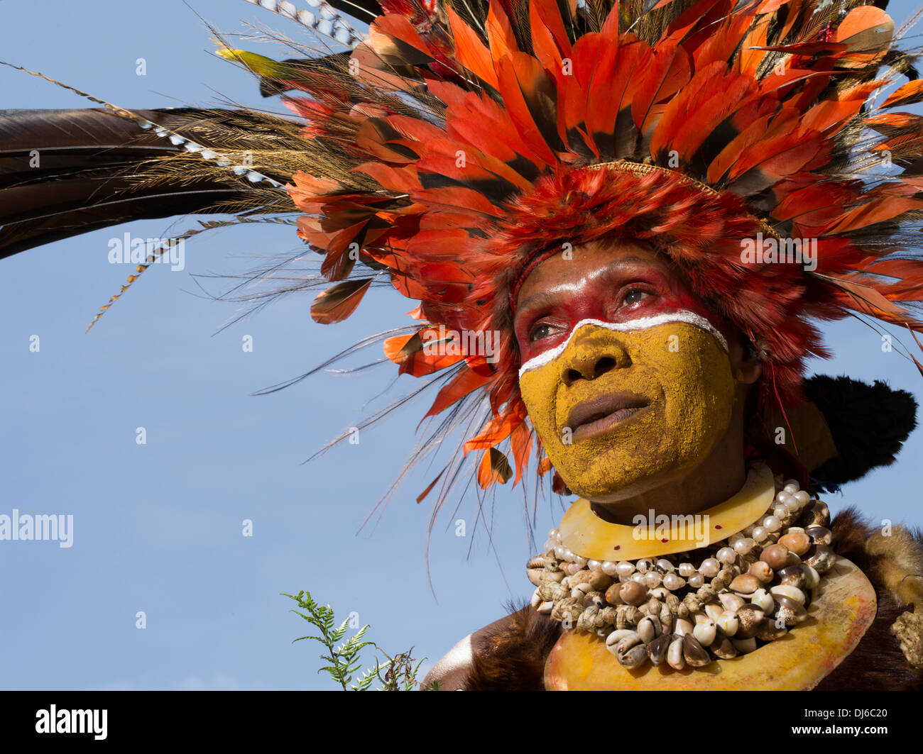 Omena Singsing Group, Eastern Highlands Province - Goroka Show, Papua ... Omena Singsing Group, Eastern Highlands Province - Goroka Show, Papua ...