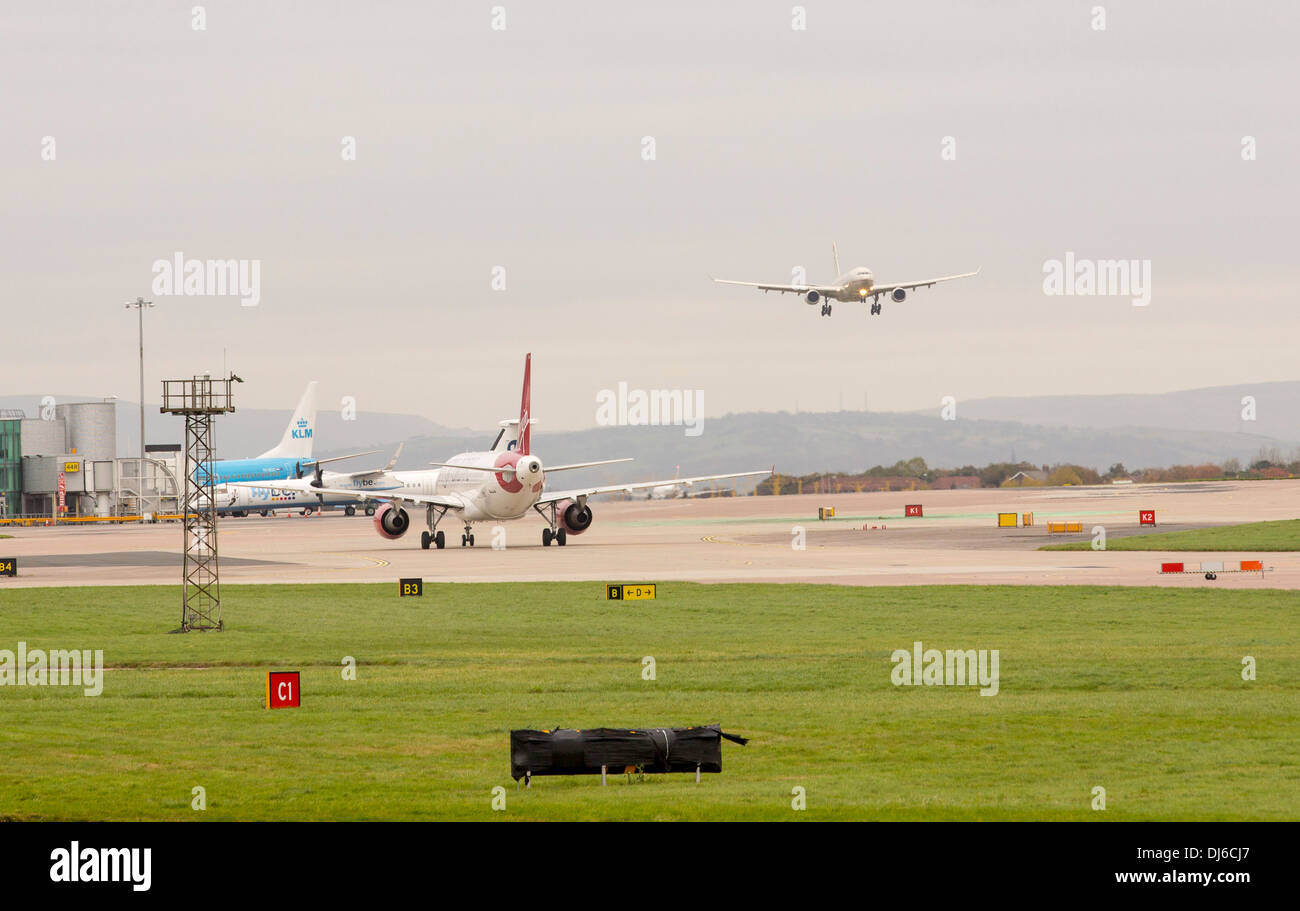 Incoming Plane High Resolution Stock Photography and Images - Alamy