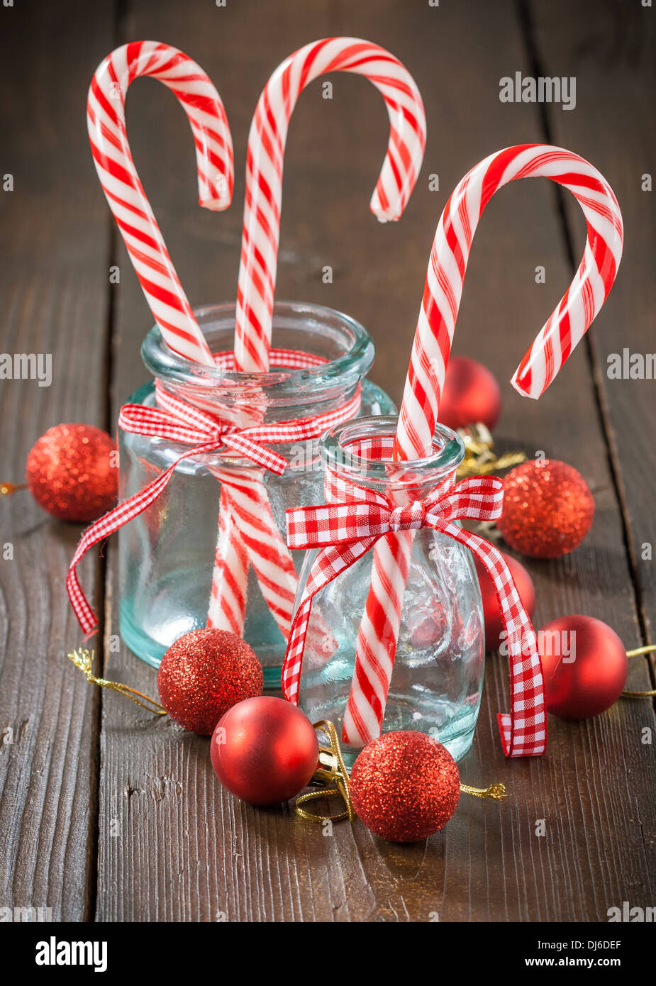 Red christmas balls candy hi-res stock photography and images - Alamy