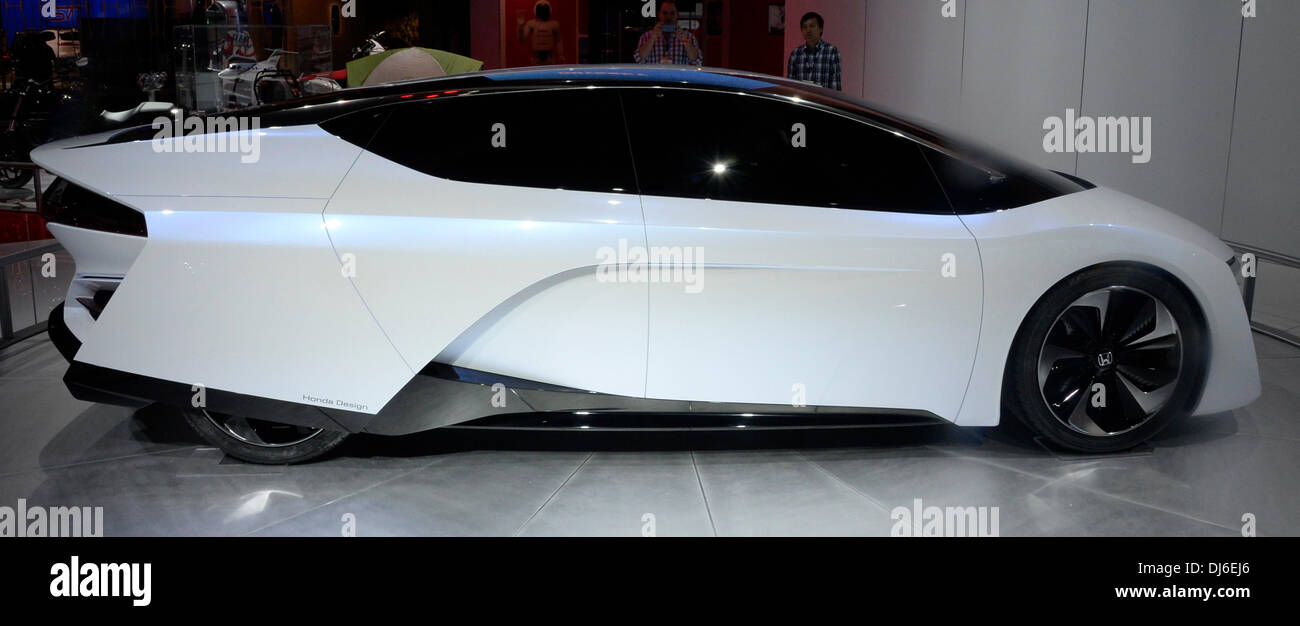 LA, CA, USA . 21st Nov, 2013. The Honda FCEV concept car on displays ...
