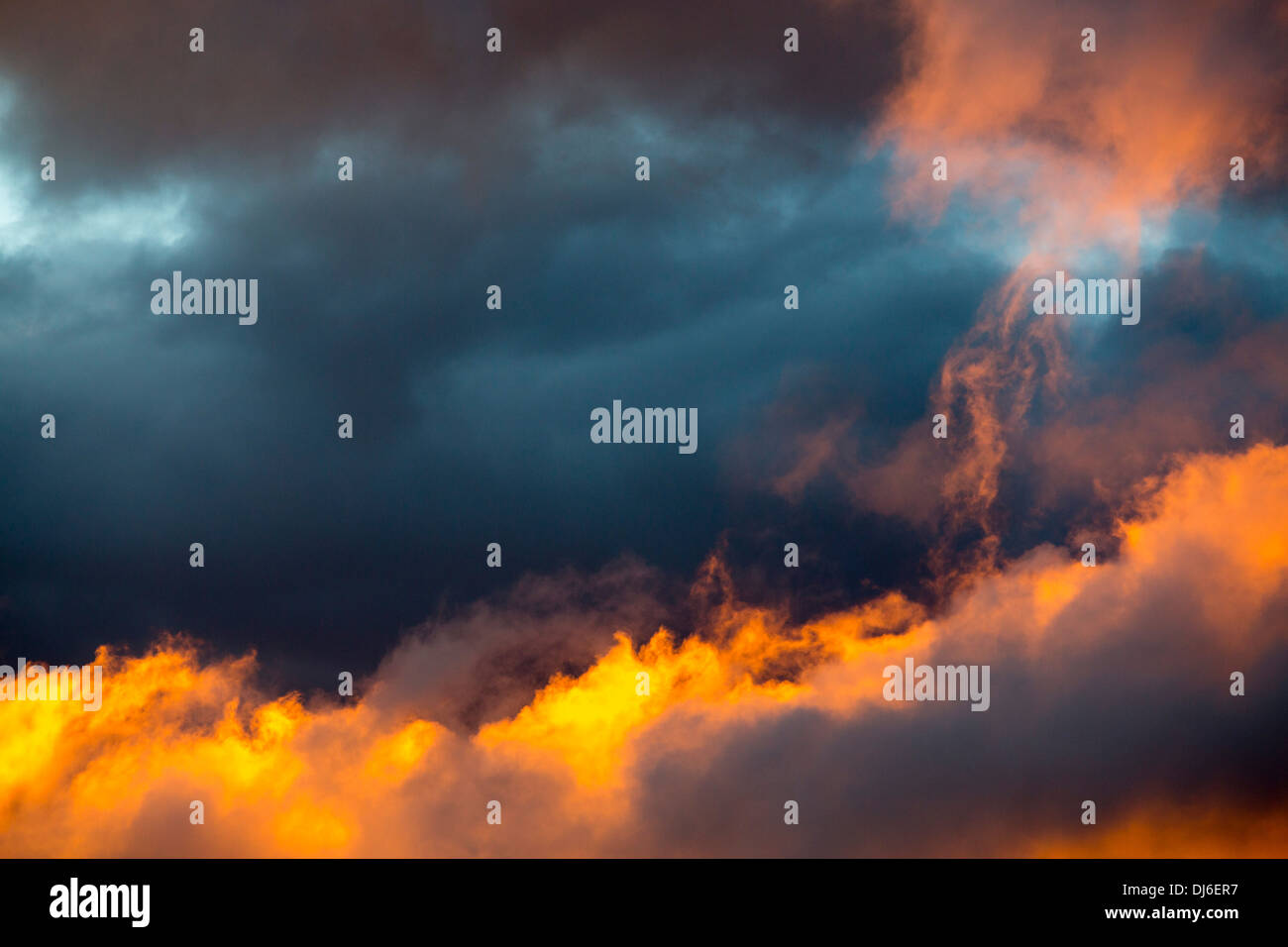 Shaft sunlight glow sunset hi-res stock photography and images - Alamy