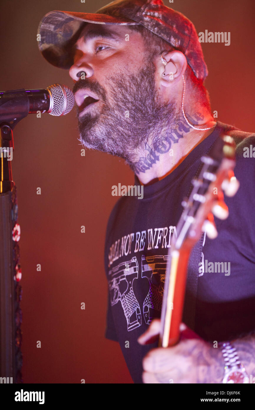 Chicago, Illinois, USA. 12th Dec, 2011. Vocalist AARON LEWIS of Staind ...