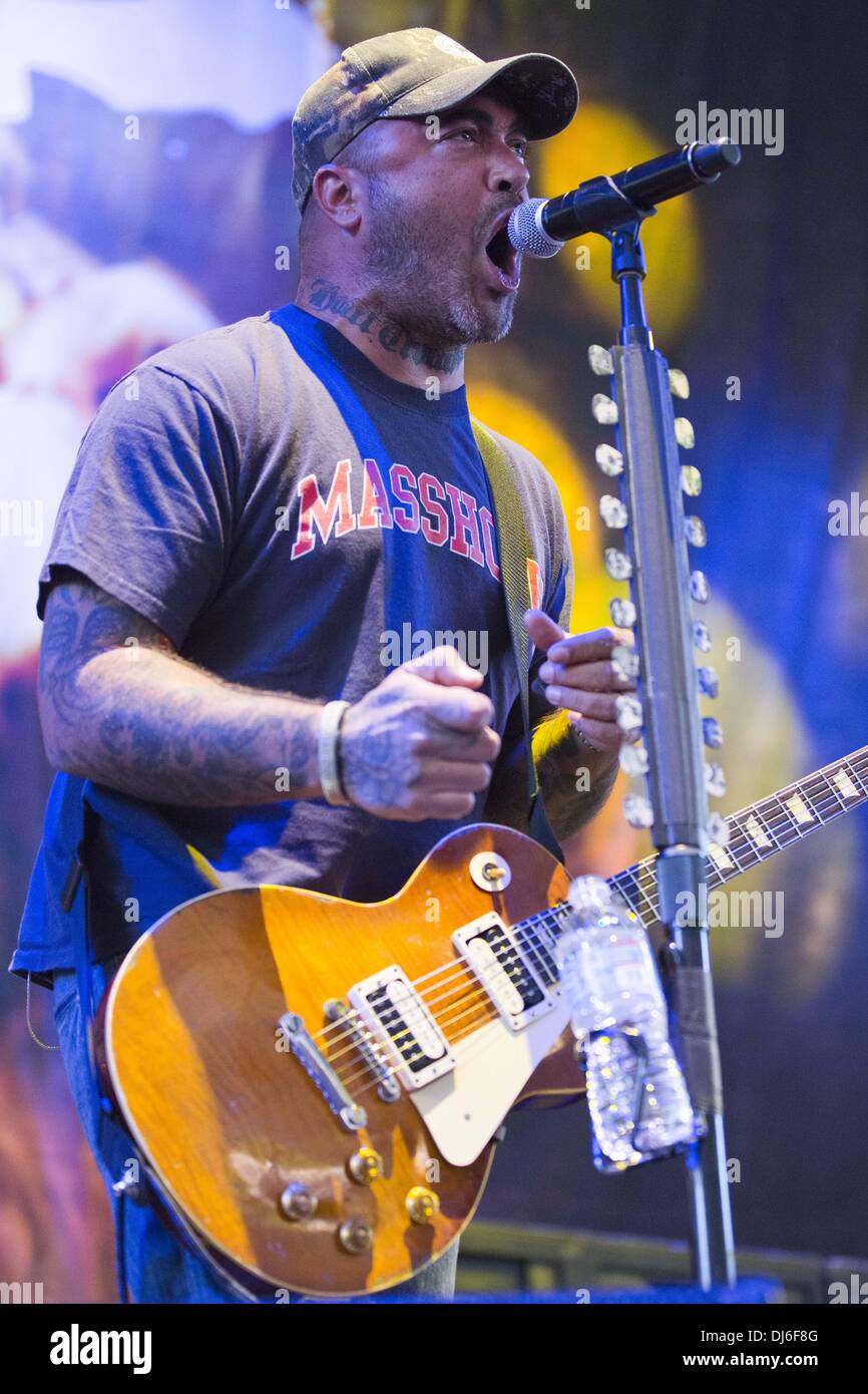 Scranton, Pennsylvania, USA. 28th Aug, 2012. Vocalist AARON LEWIS of ...