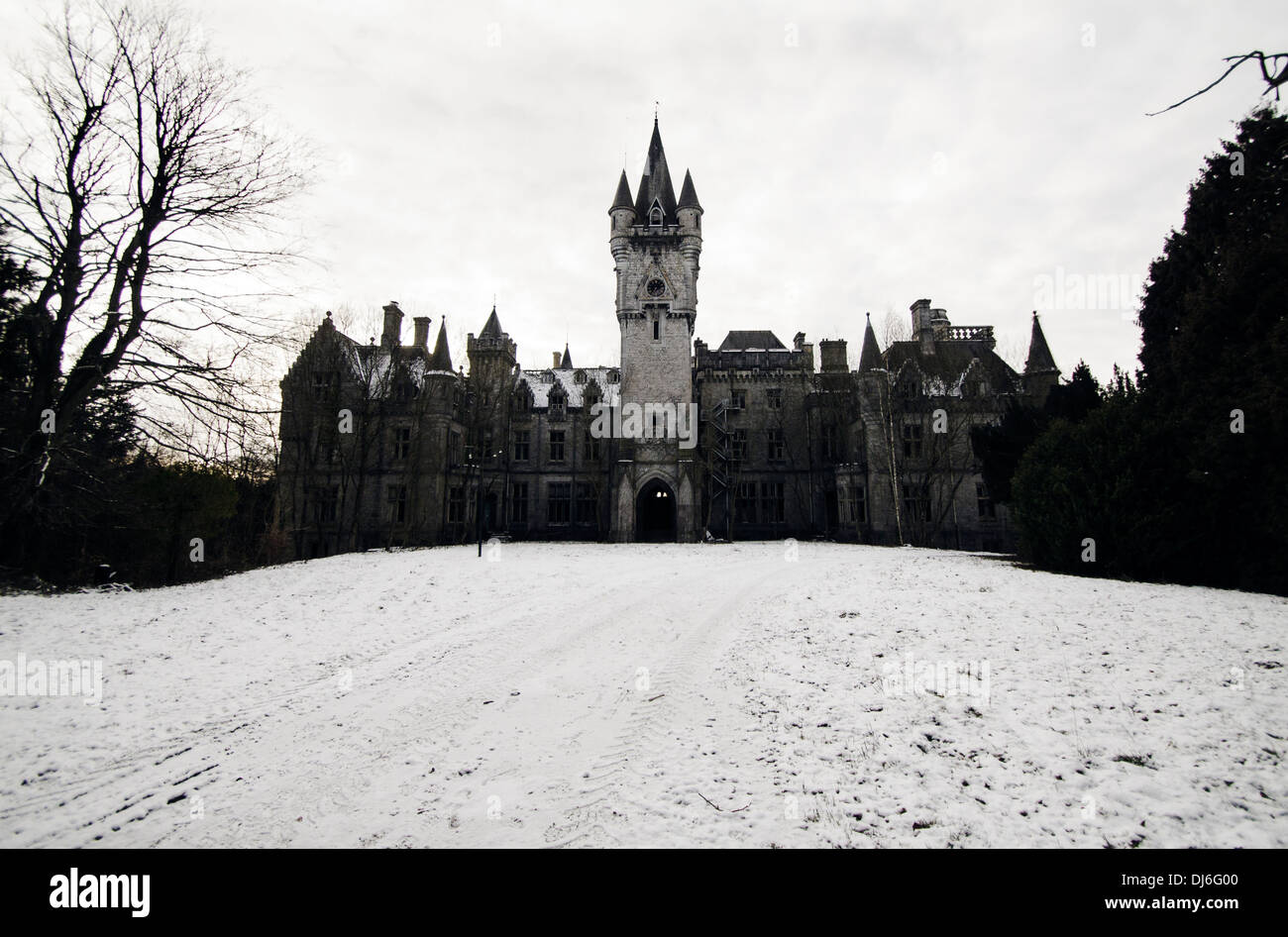 Urbex castle hi-res stock photography and images - Alamy