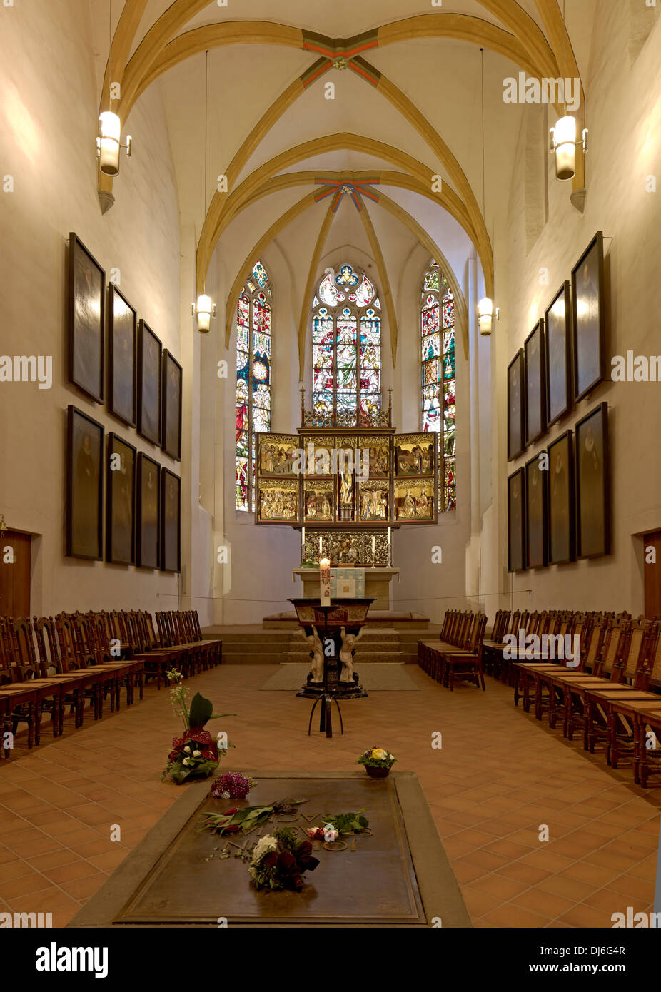 Interior with choir and gravesite of Johann Sebastian Bach, St. Thomas ...