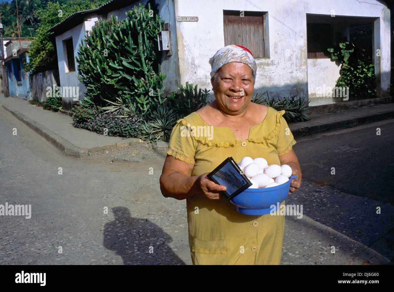 Woman with eggs, Havana, Cuba Stock Photo - Alamy