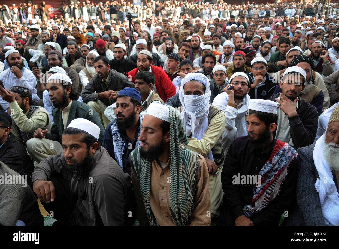 Rawalpindi, Pakistan. 22nd Nov, 2013. Supporters of Pakistani Sunni ...