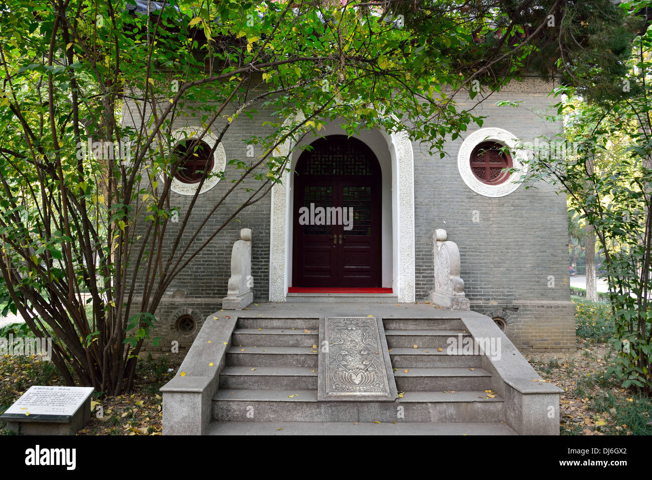 Traditional chinese house hi-res stock photography and images - Alamy