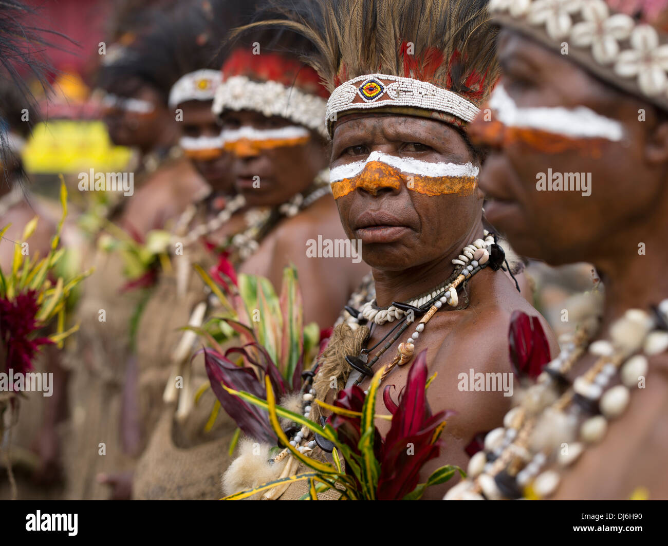 Tribal singsing chimbu papua new guinea hi-res stock photography and ...