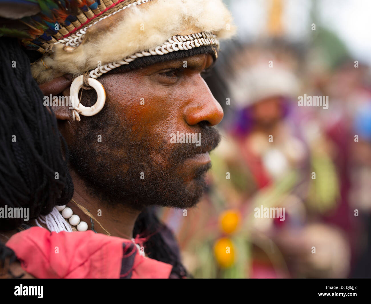 Papua new guinea man male guy face paint hi-res stock photography and ...