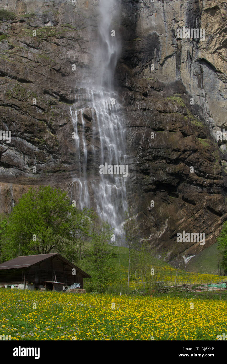 Waterfall house hi-res stock photography and images - Alamy