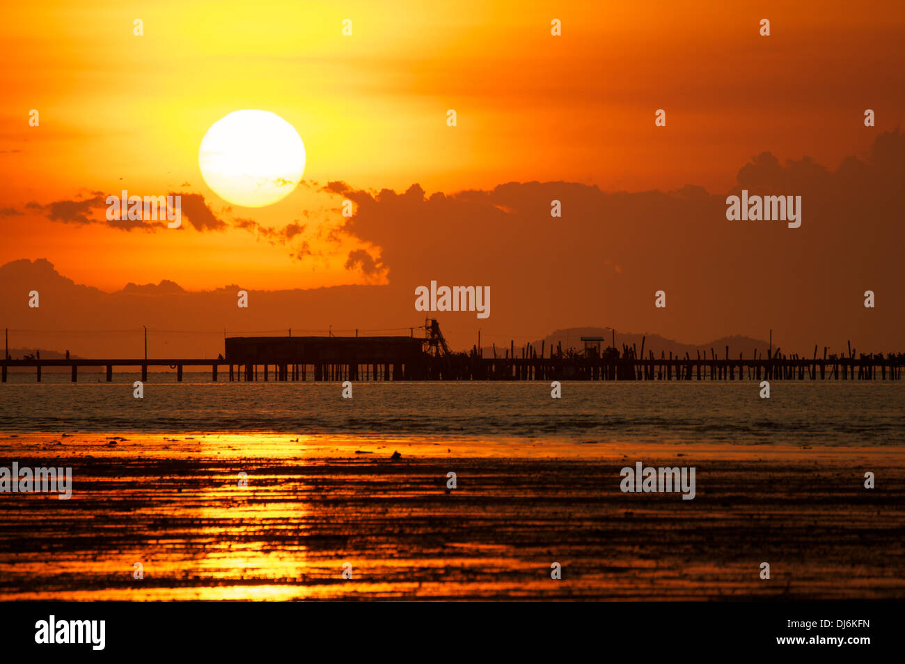 Sunset cloud hi-res stock photography and images - Alamy