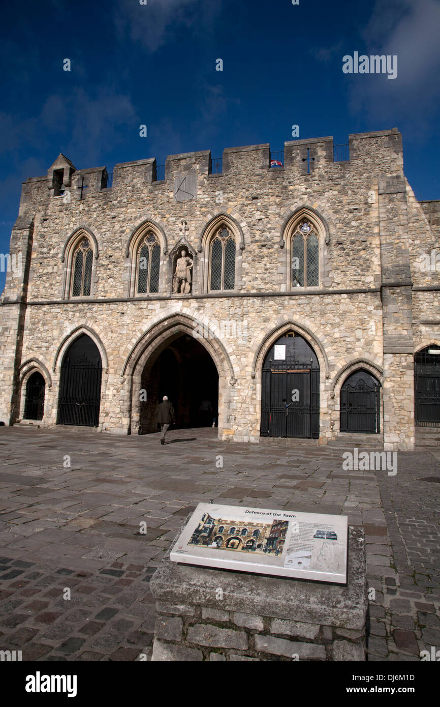 bargate southampton old town hampshire england Stock Photo - Alamy