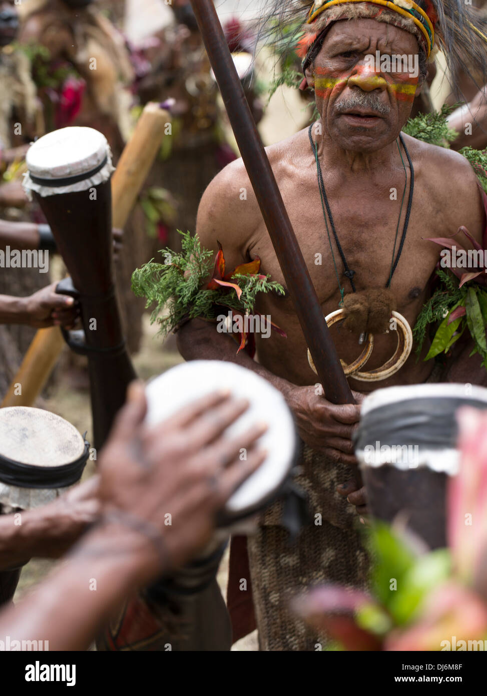 Tribal dance papua new guinea hi-res stock photography and images - Alamy