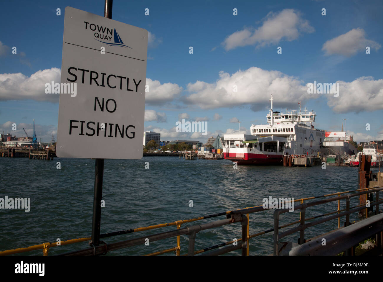 Town quay southampton hi-res stock photography and images - Alamy