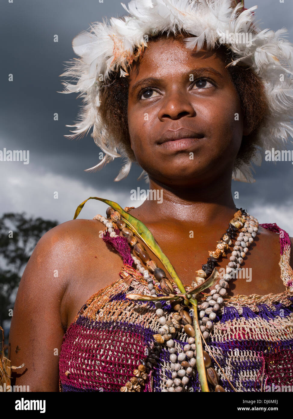 Traditional dress papua new guinea hi-res stock photography and images ...