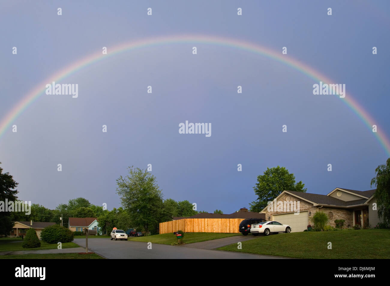 Neighborhood house hi-res stock photography and images - Alamy