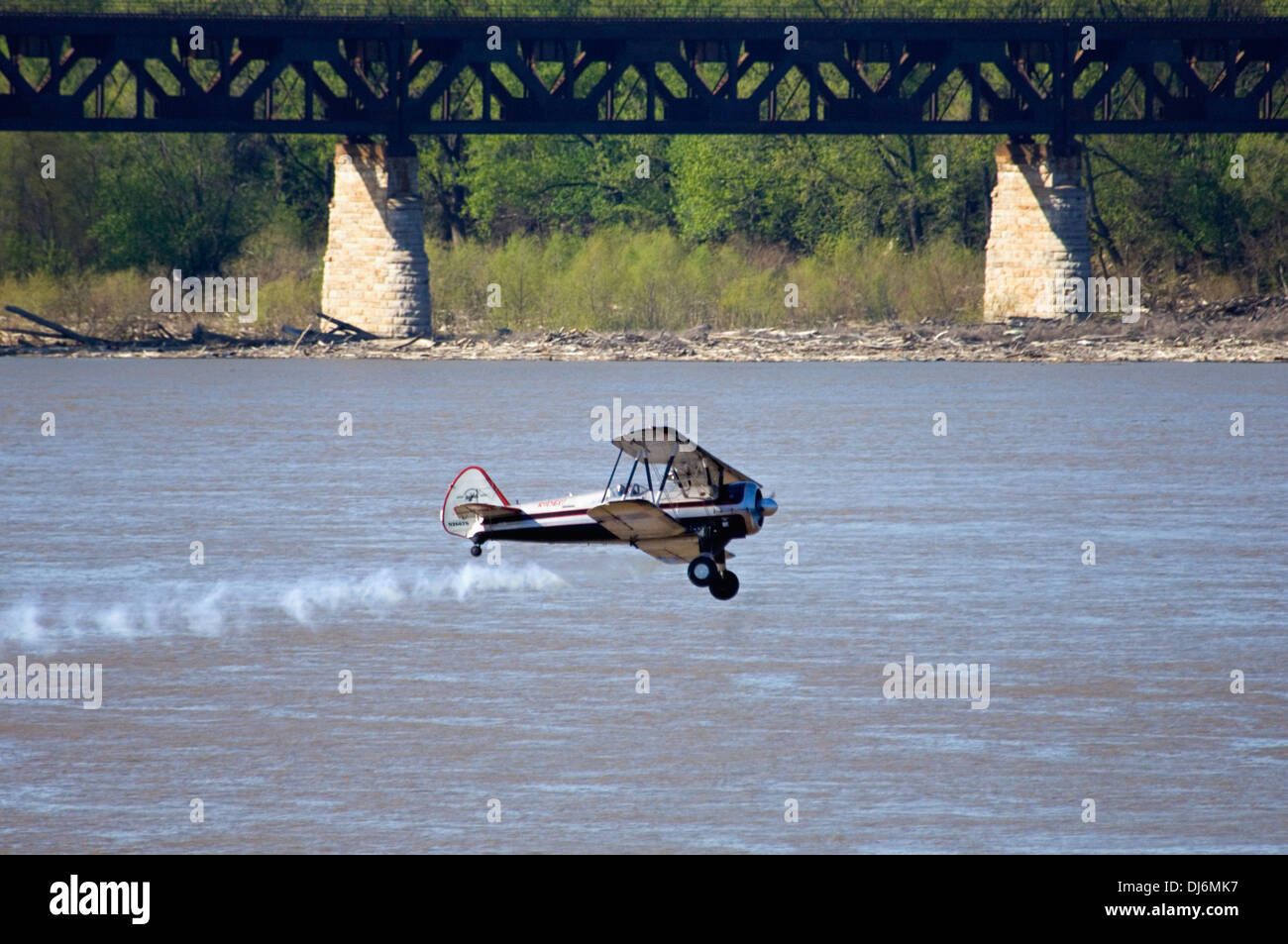 Airplane wings river hi-res stock photography and images - Alamy