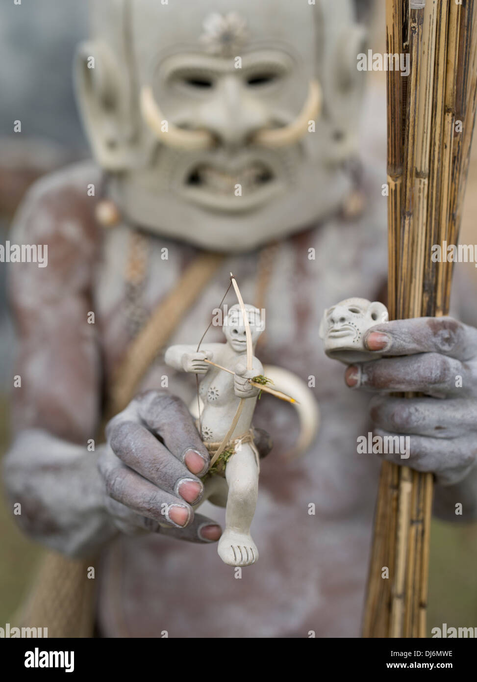 Asaro mudmen tribe bow hunting hi-res stock photography and images - Alamy