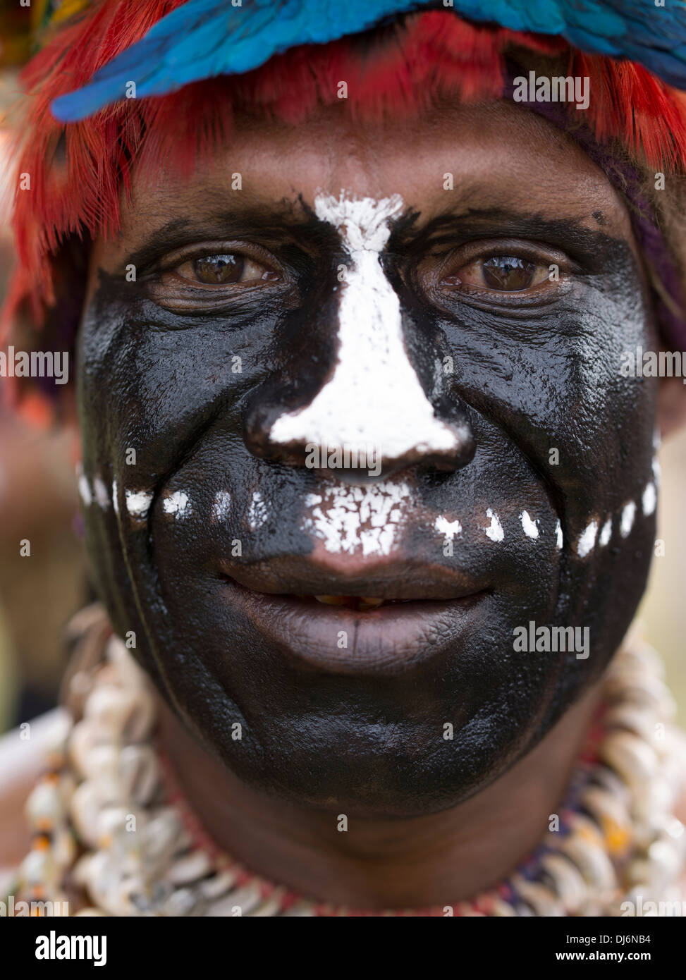 Traditional face painting papua new hi-res stock photography and images ...