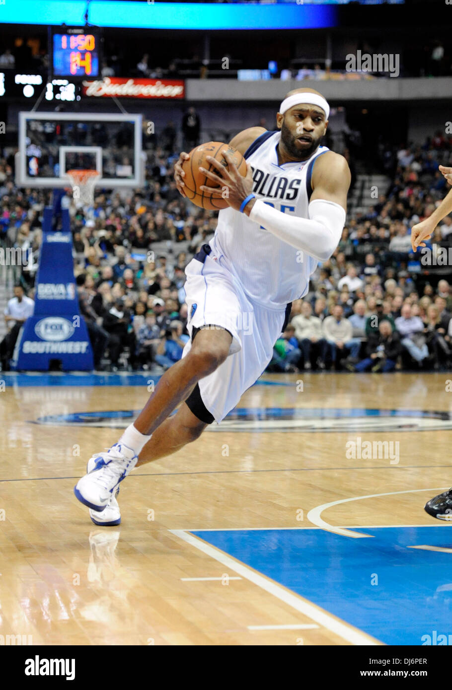 Dallas, TX, USA. 22nd Nov, 2013. Dallas Mavericks shooting guard Vince ...