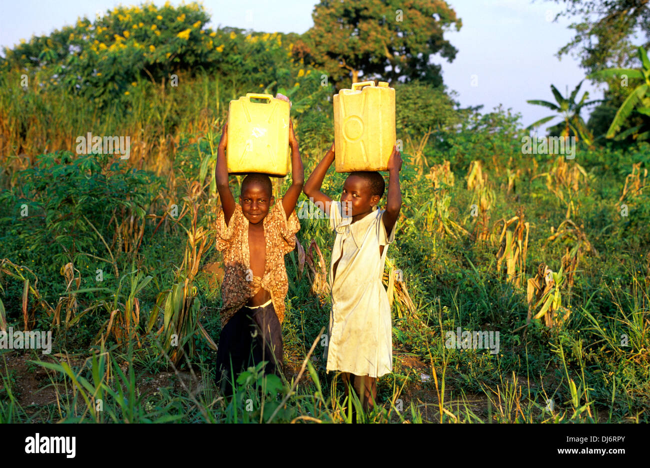 African children carrying water hi-res stock photography and images - Alamy
