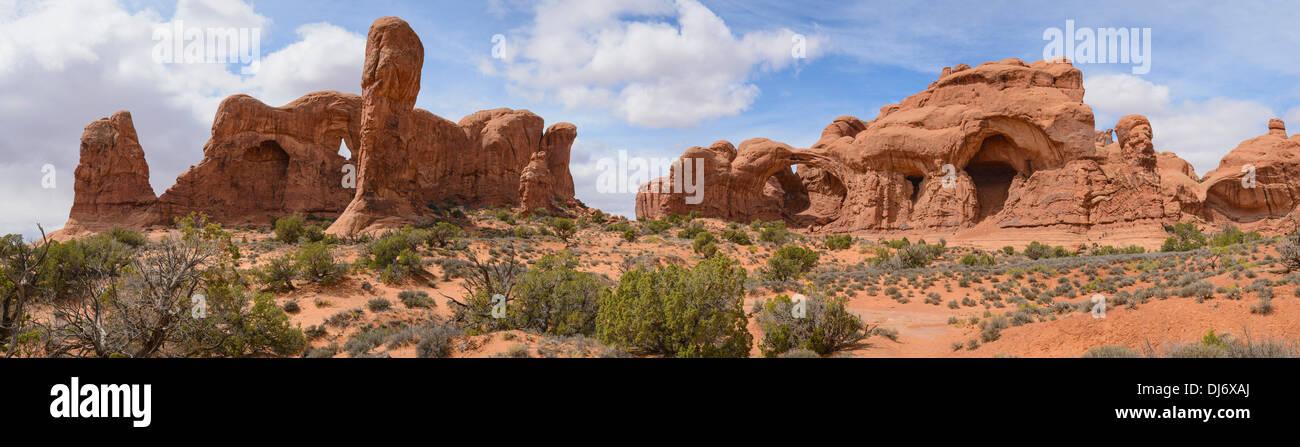 Double arch windows hi-res stock photography and images - Alamy