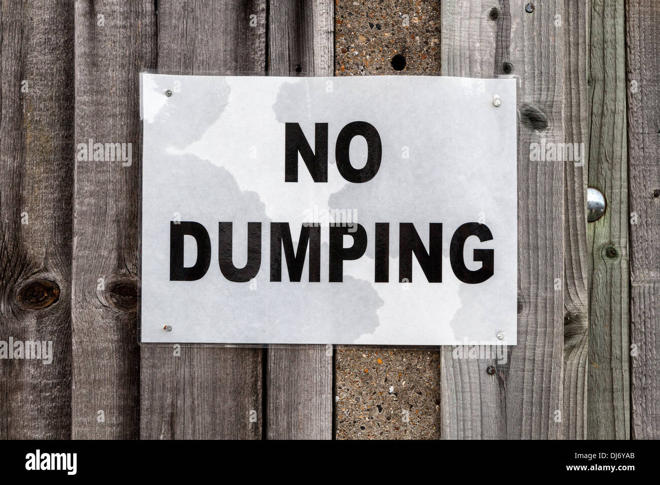 No dumping sign hi-res stock photography and images - Alamy
