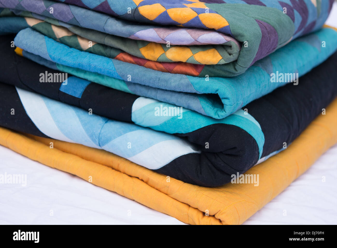 Amish quilt hi-res stock photography and images - Alamy