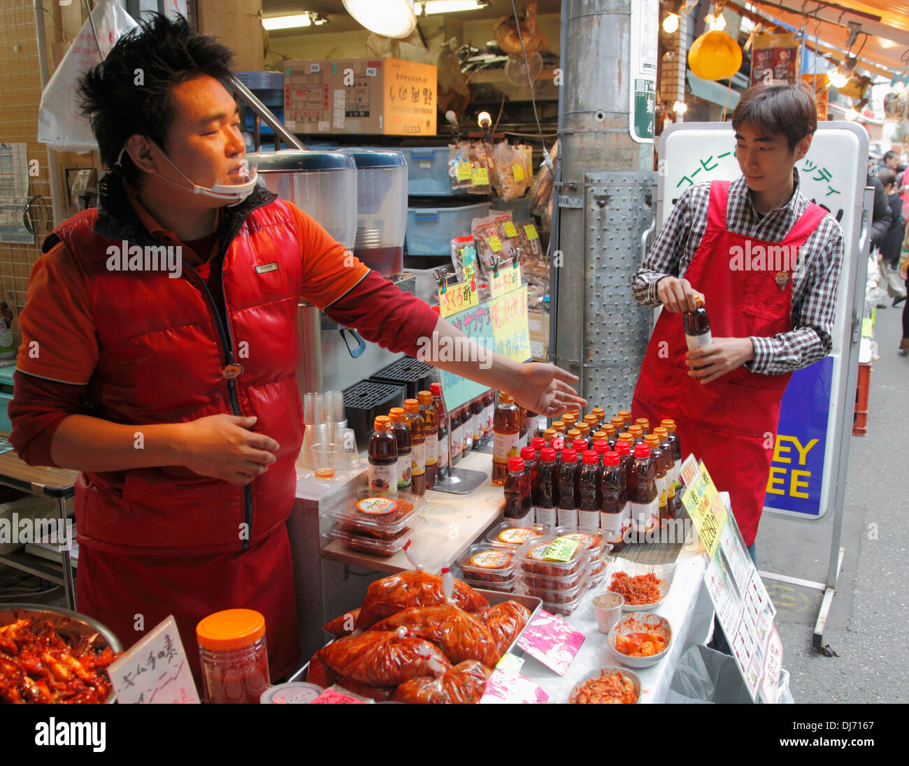 Tokyo market people hi-res stock photography and images - Alamy