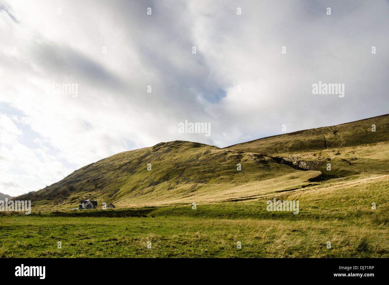 House distant hi-res stock photography and images - Alamy