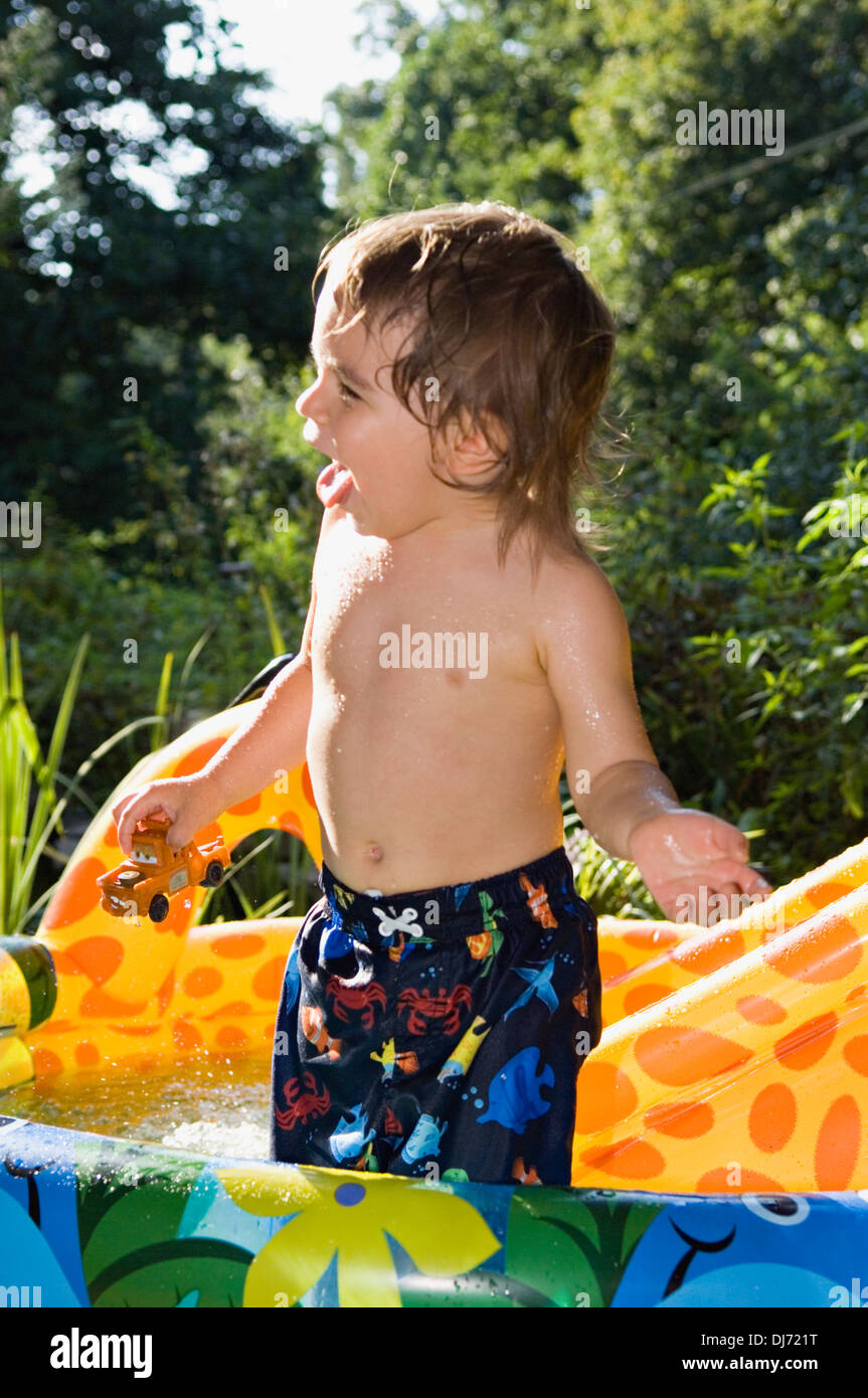 Plastic Wading Pool Stock Photos & Plastic Wading Pool Stock Images - Alamy