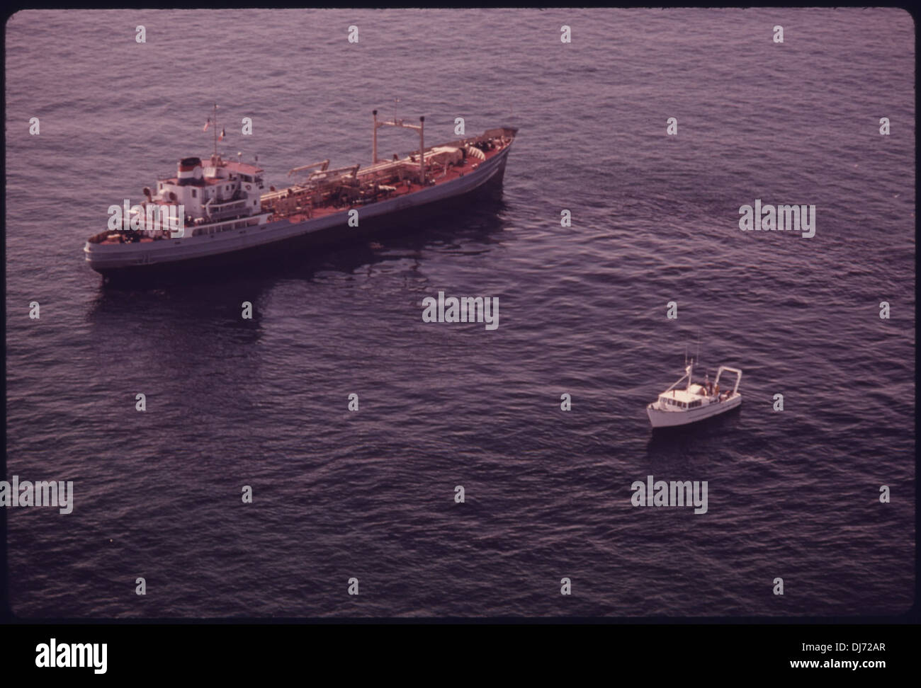 Sludge ship hi-res stock photography and images - Alamy