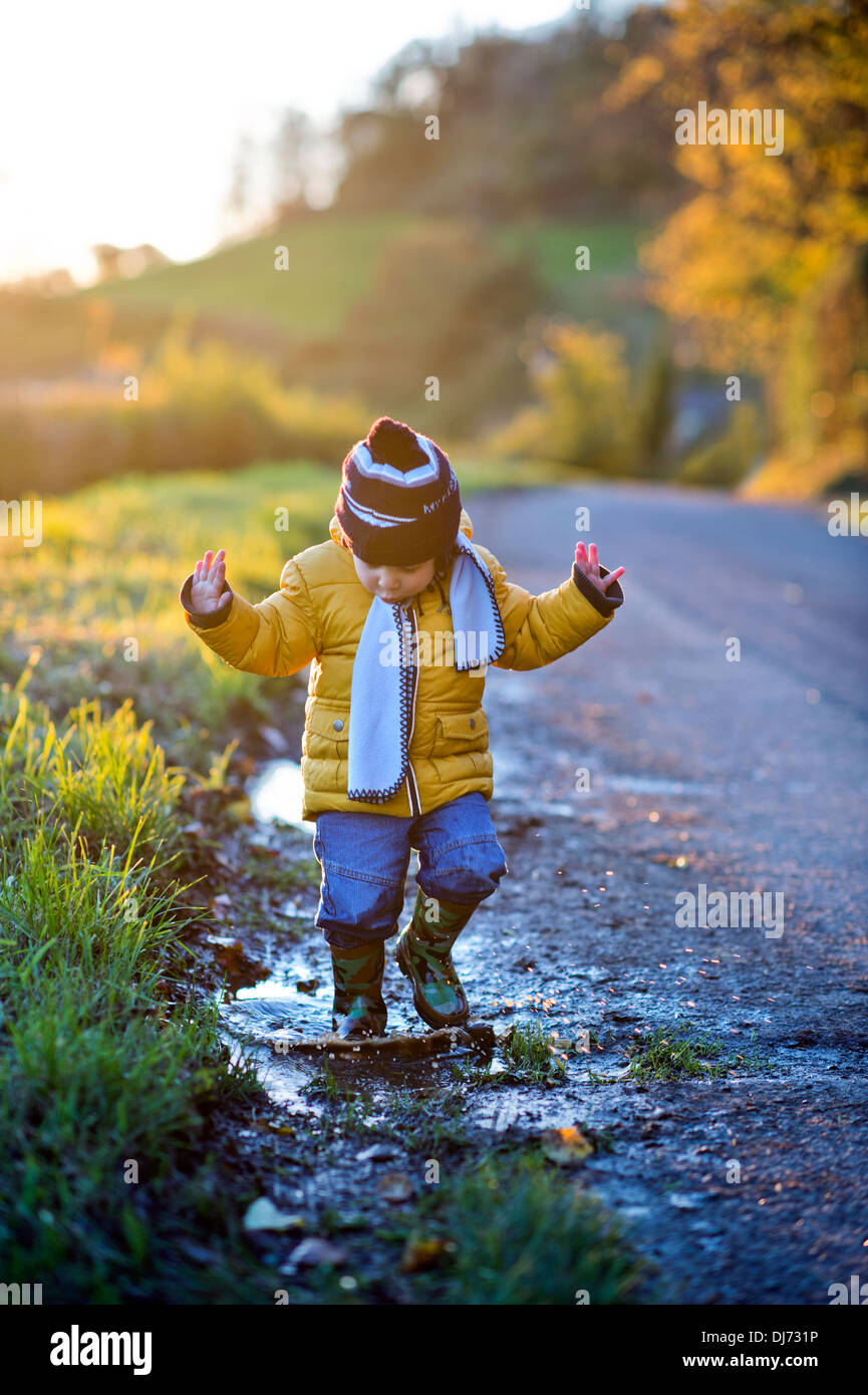 Kids playing in puddle hi-res stock photography and images - Alamy