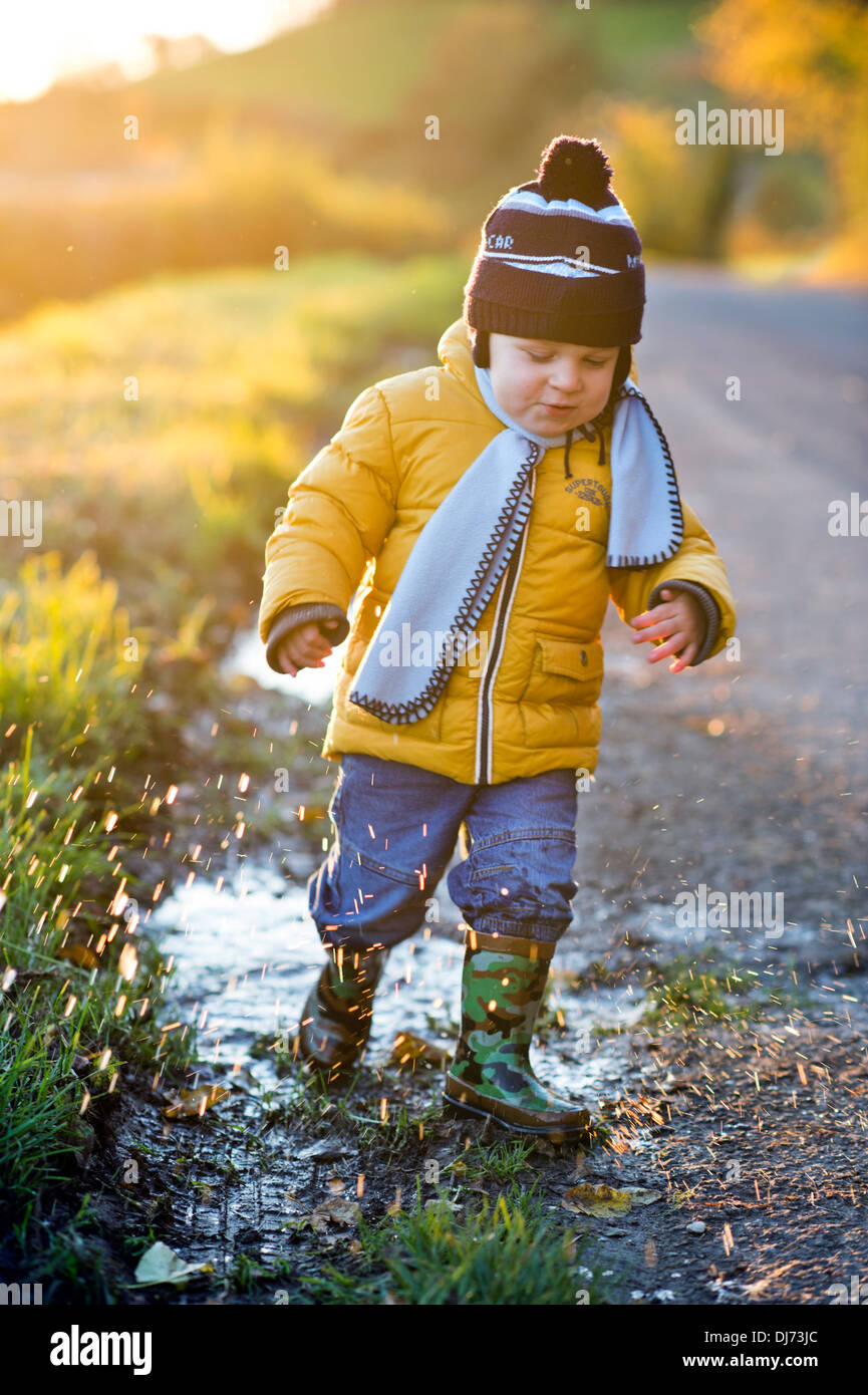 Kids playing in puddle hi-res stock photography and images - Alamy
