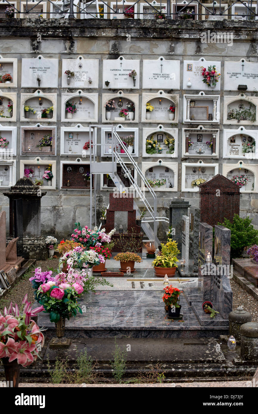 Tombstones in a Graveyard in Arezzo, Tuscany, Italyaly Stock Photo - Alamy