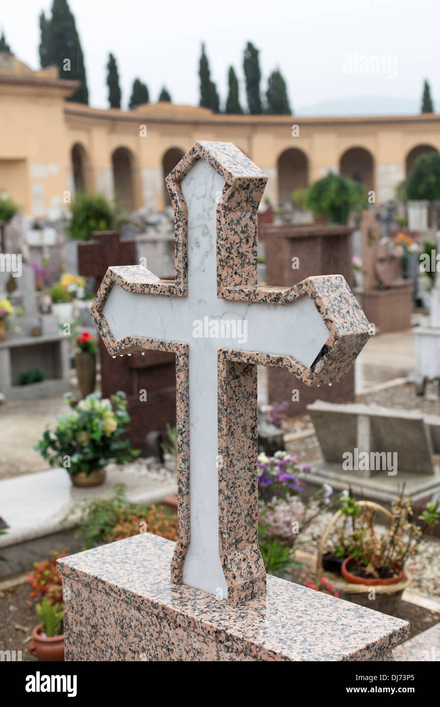 Graveyard symbolism hi-res stock photography and images - Alamy