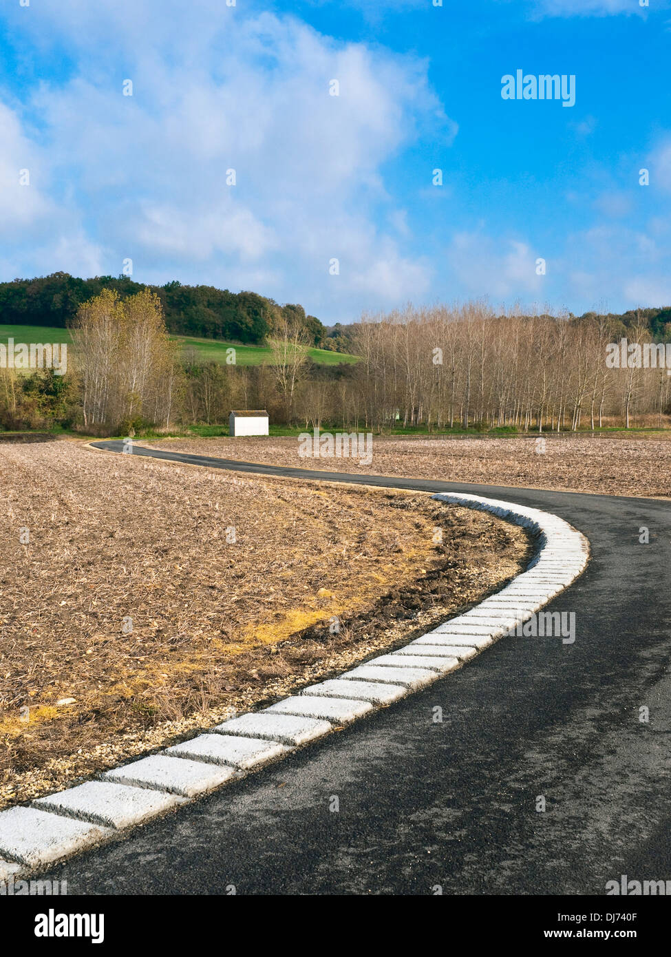 Road edging hi-res stock photography and images - Alamy