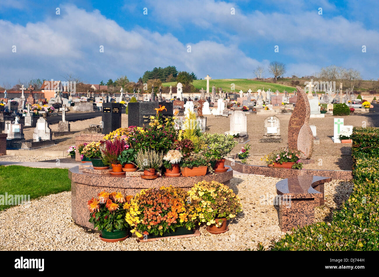 Grave graves cemetery hi-res stock photography and images - Alamy