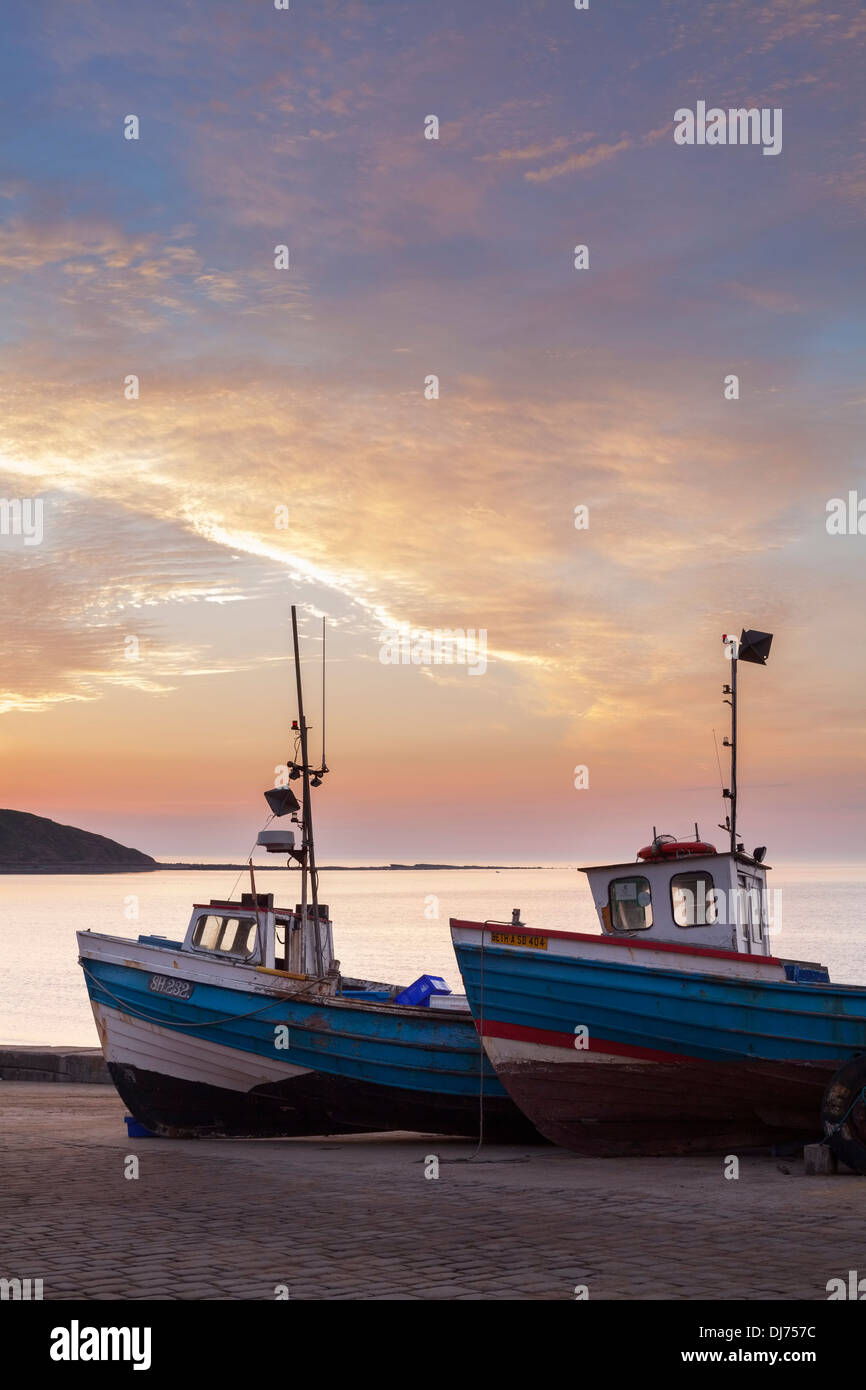 Filey north yorkshire fishing boats hi-res stock photography and images ...