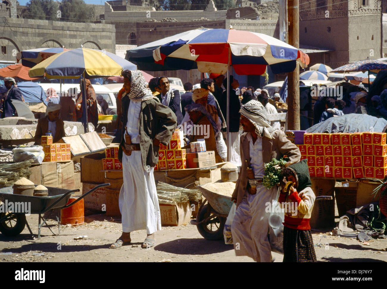 Damer Yemen Men at Market with Jambia (Islamic Daggers) Market Stock ...