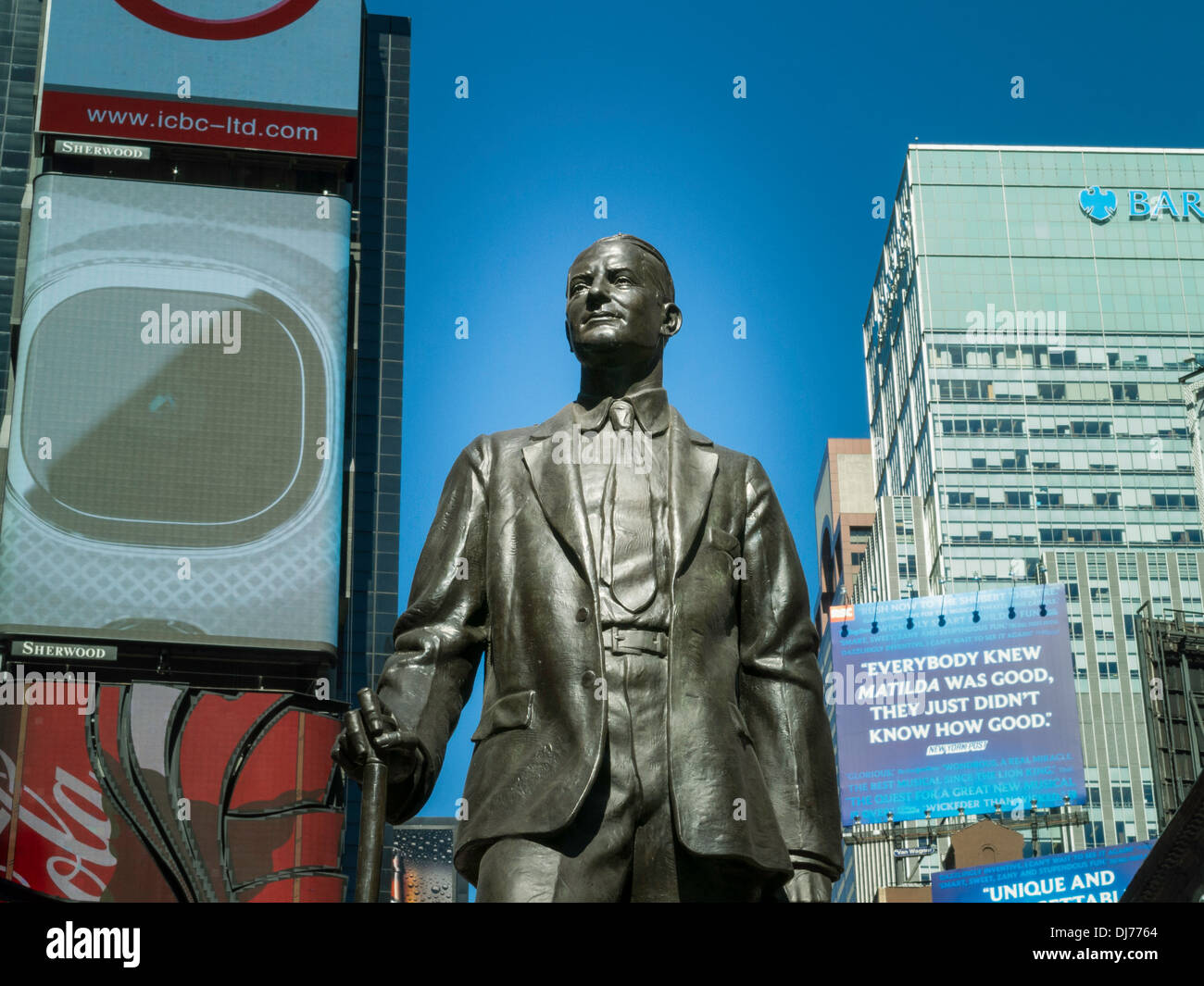 George Cohan Statue in Times Square, NYC Stock Photo - Alamy